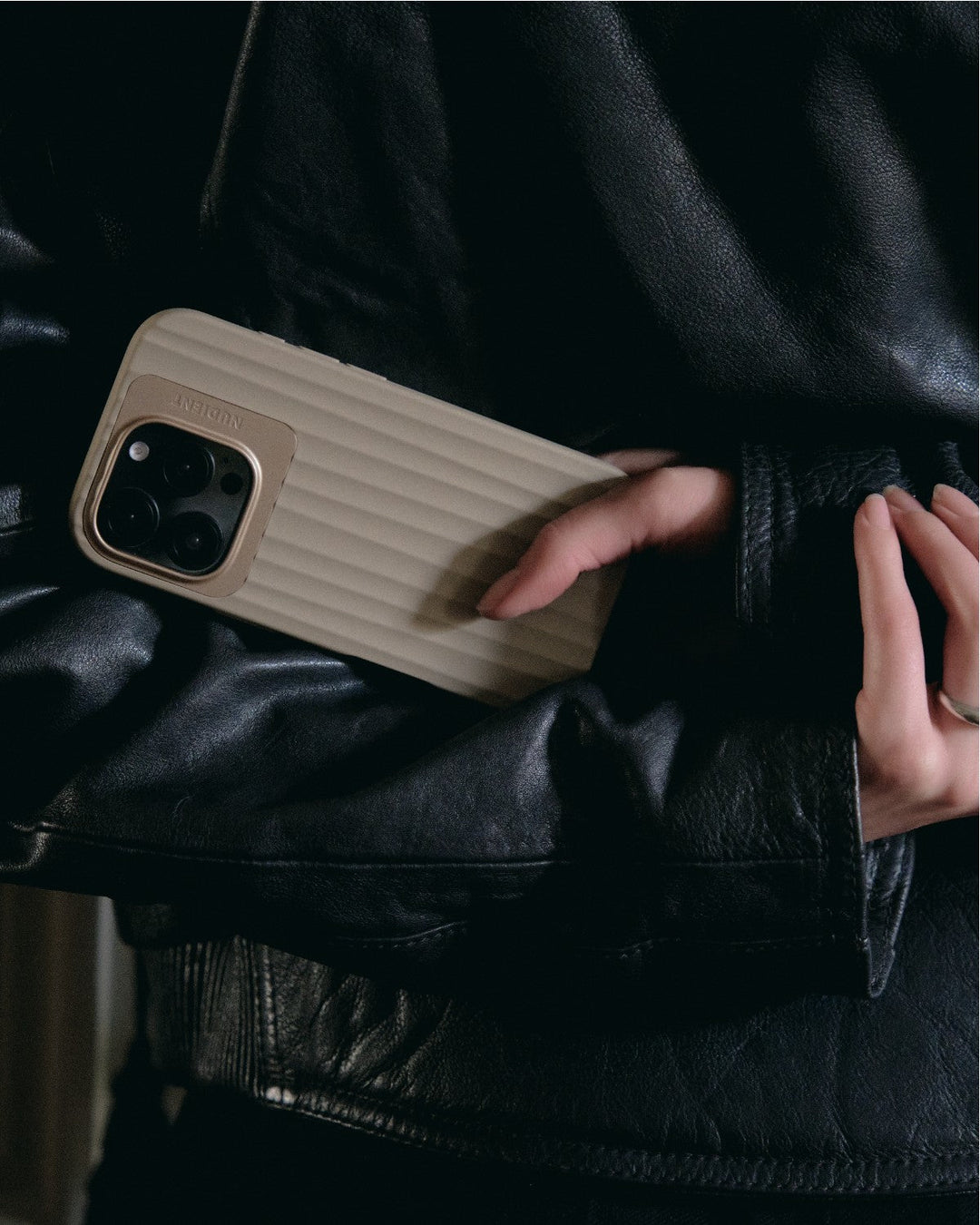 Bold Case MagSafe - Linen Beige - iPhone 15 Pro Max – NUDIENT